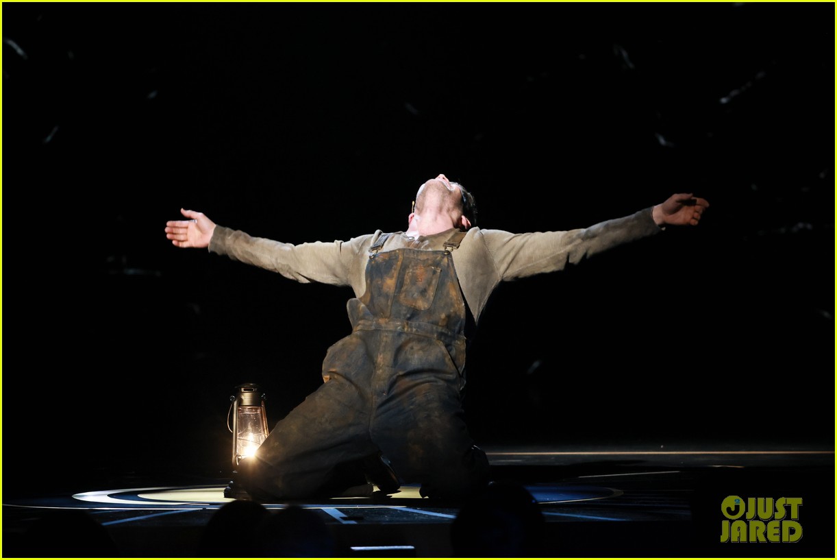 Jeremy Jordan, Taylor Trensch, & More Give 'Floyd Collins' Performance ...