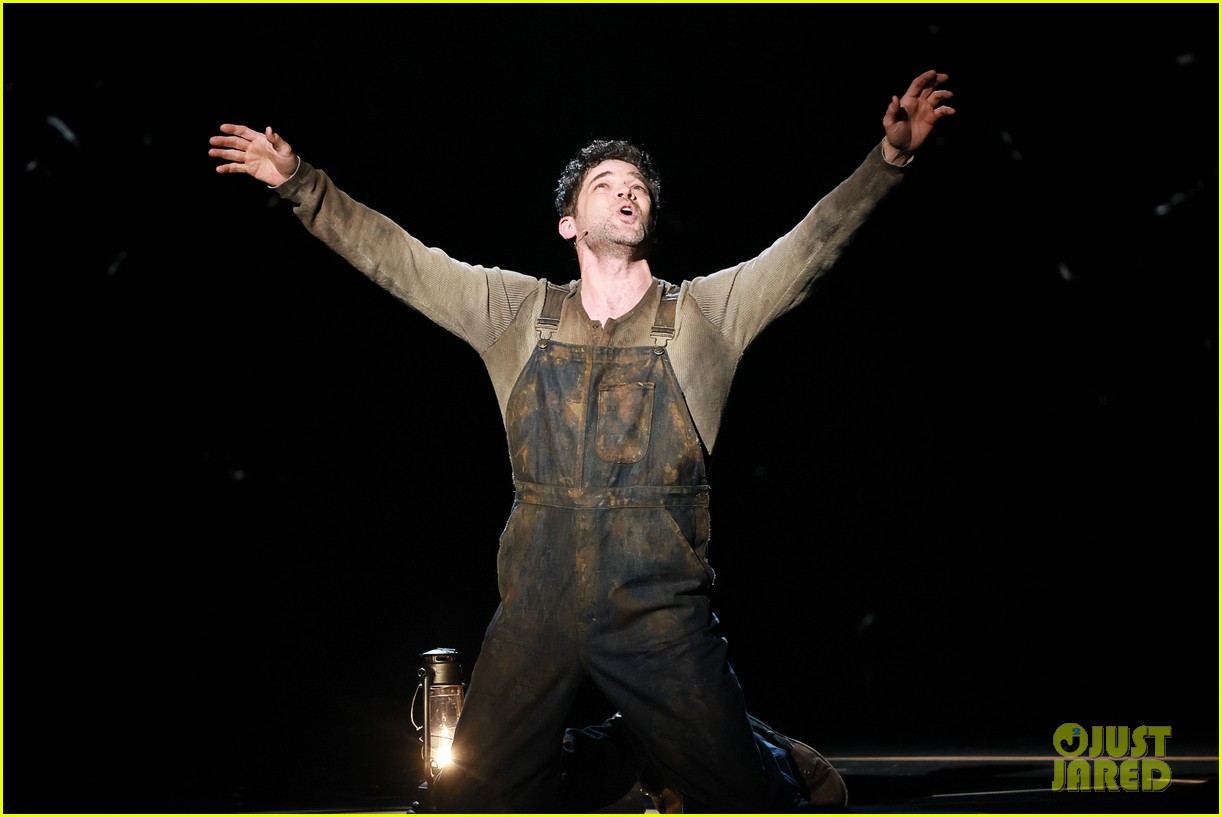 Jeremy Jordan, Taylor Trensch, & More Give 'Floyd Collins' Performance ...