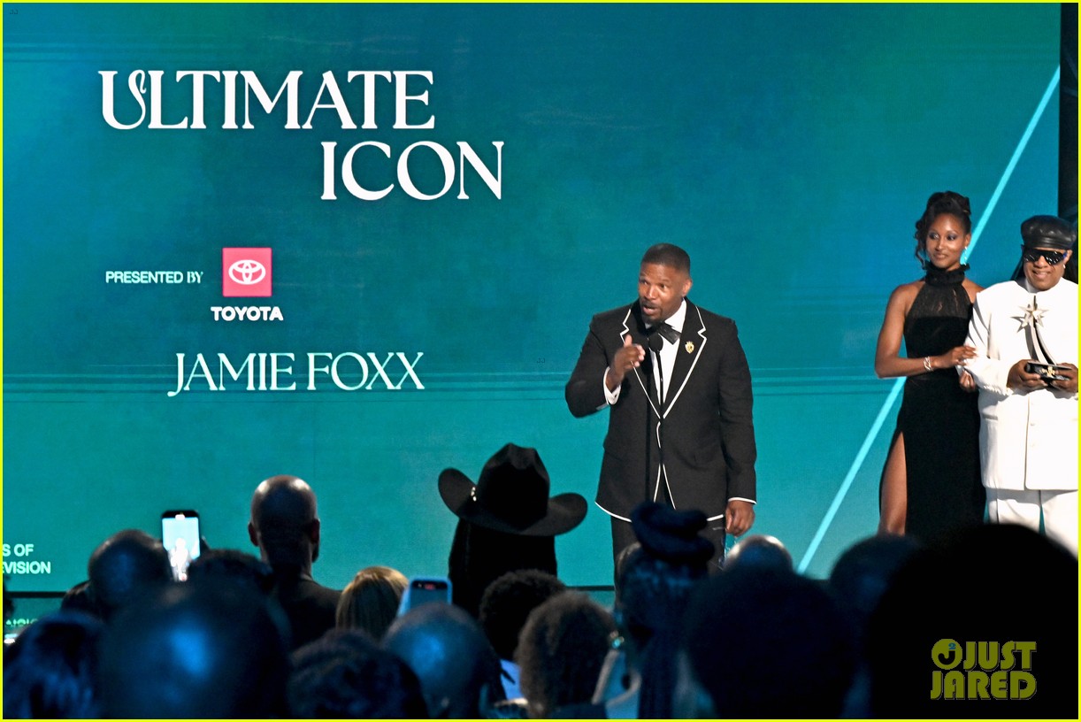 Jamie Foxx Brings 16-Year-Old Daughter to Tears With Emotional Speech About His Recovery at BET ...