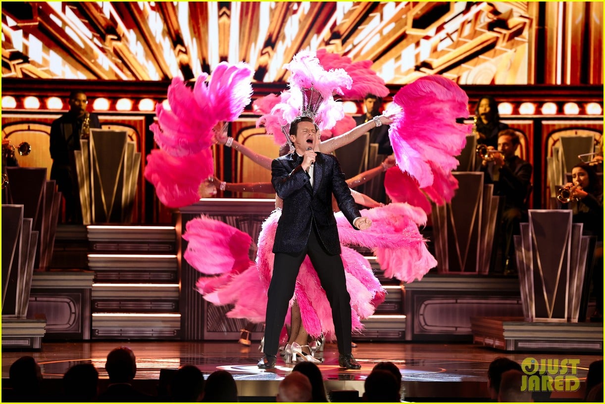 Jonathan Groff & 'Just In Time' Company Perform Medley at Tony Awards ...
