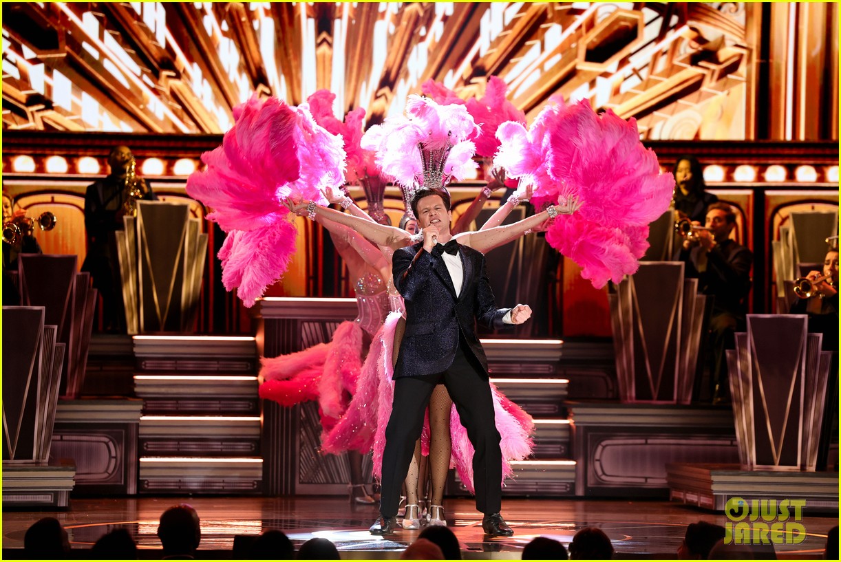 Jonathan Groff & 'Just In Time' Company Perform Medley at Tony Awards ...