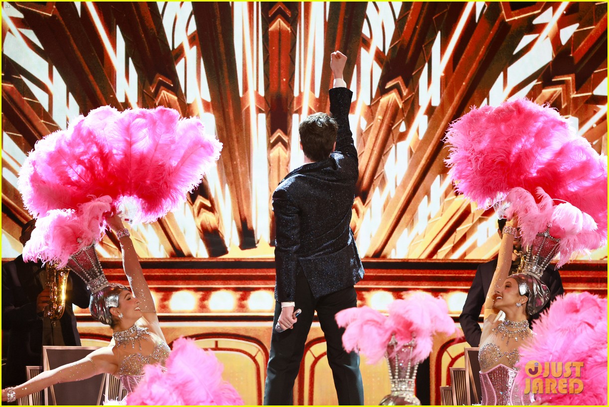 Jonathan Groff & 'Just In Time' Company Perform Medley at Tony Awards ...