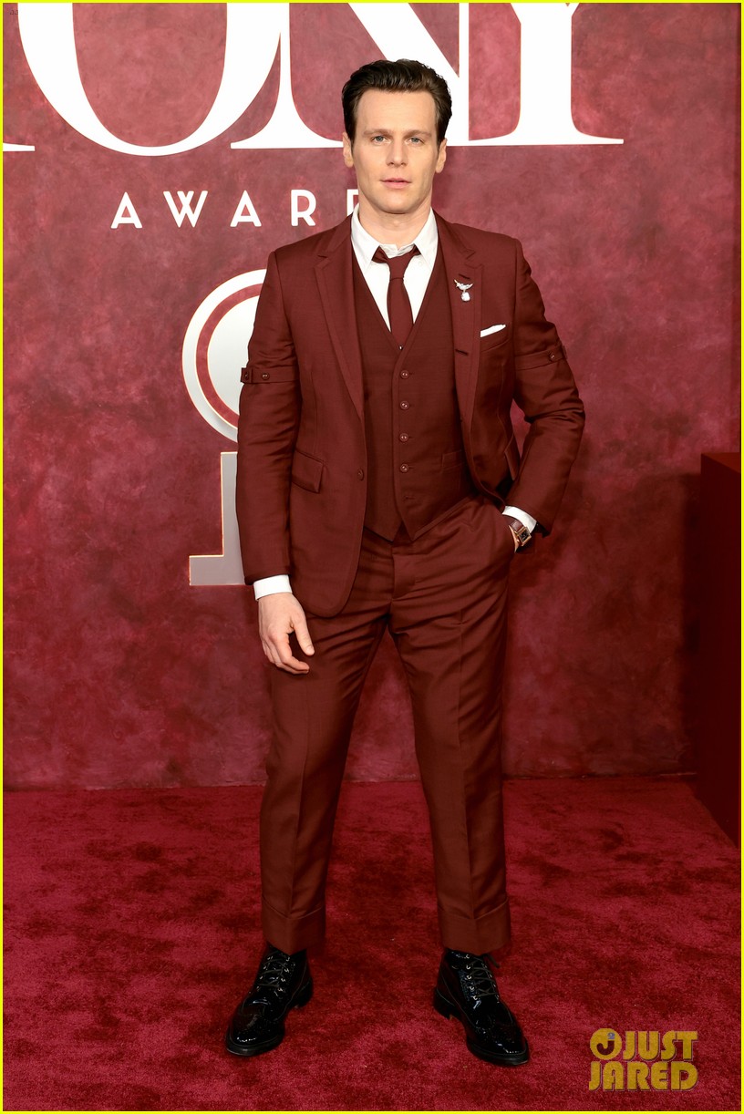 Jonathan Groff Joins 'Just in Time' Co-star Gracie Lawrence at Tony ...