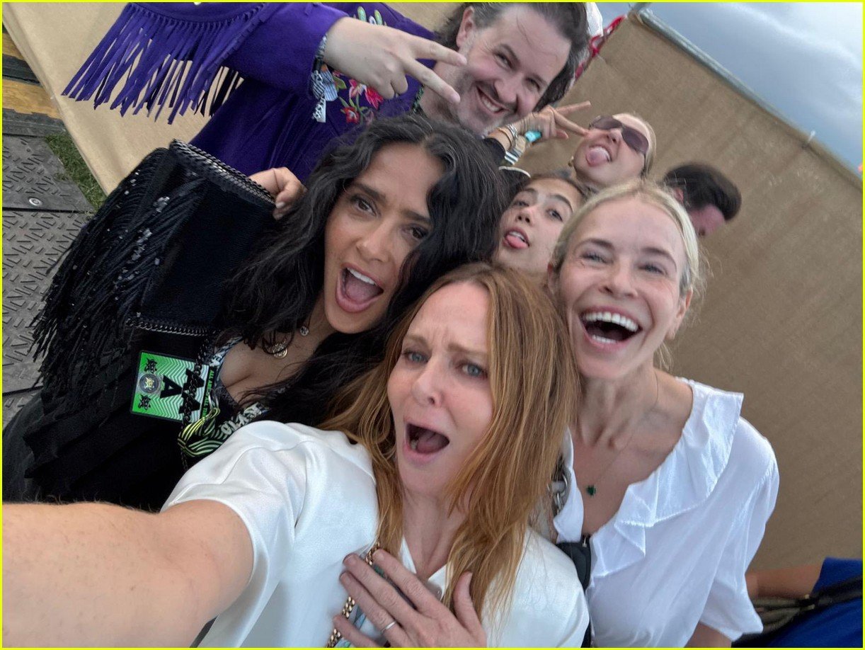 Paul Mescal & Gracie Abrams Couple Up in Glastonbury Photo from Chelsea ...