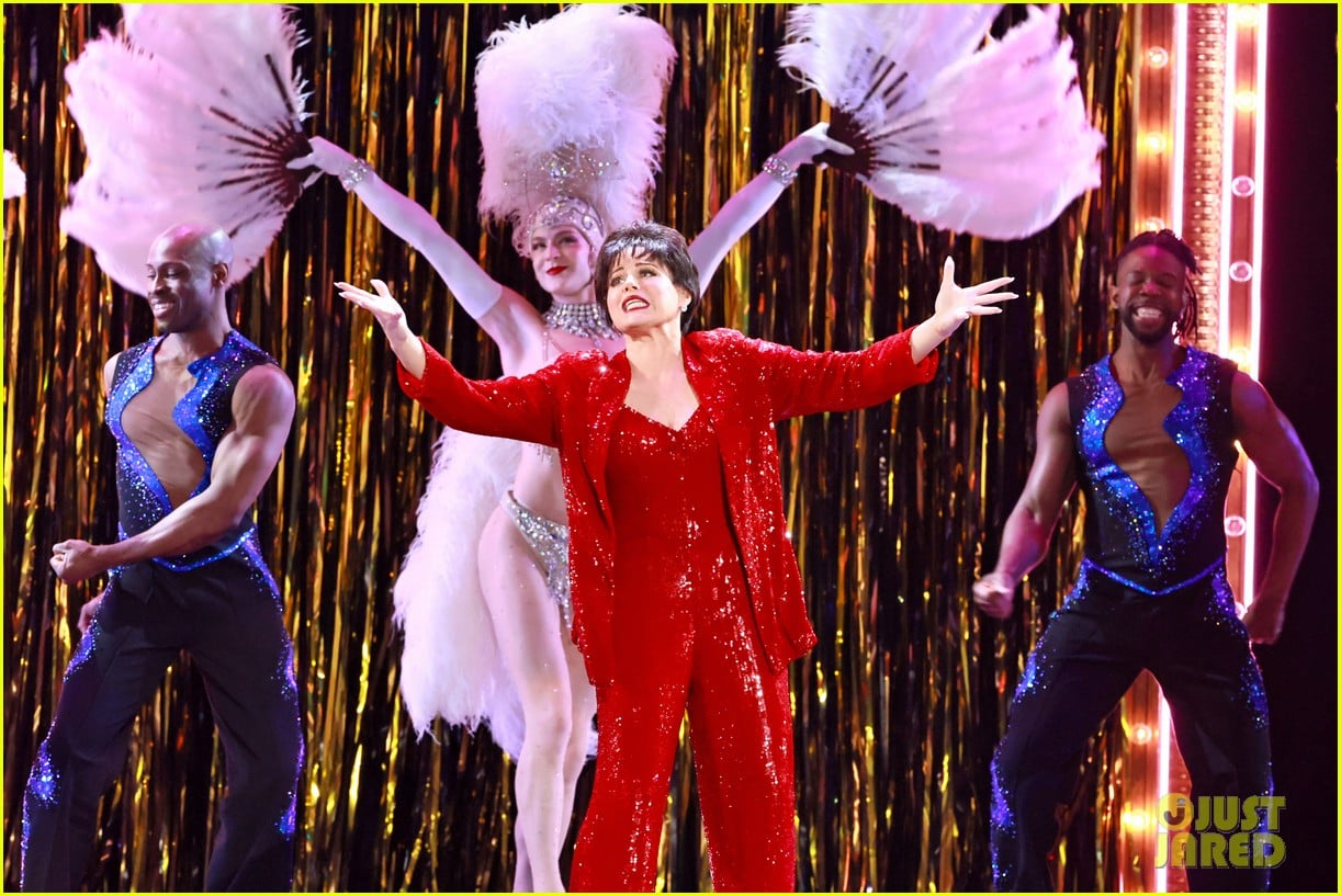 Death Becomes Her's Megan Hilty Wows With Hilarious 'For the Gaze ...