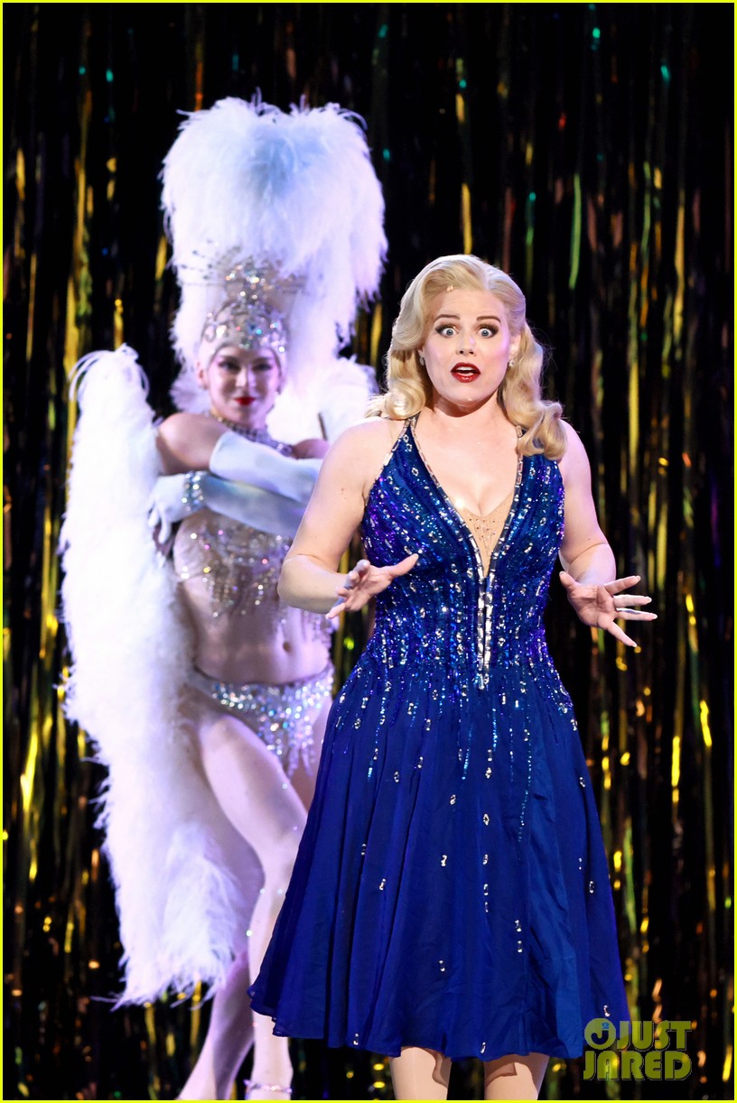 Death Becomes Her's Megan Hilty Wows With Hilarious 'For the Gaze ...