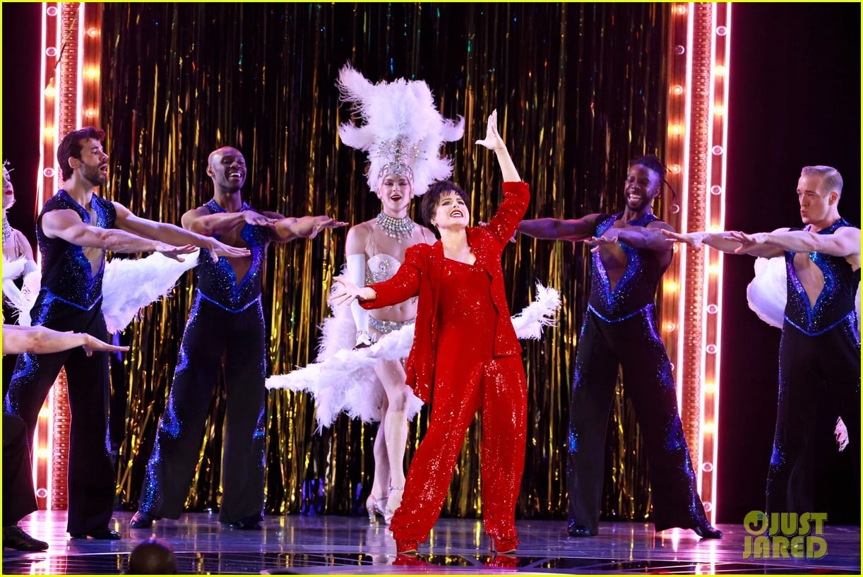 Death Becomes Her's Megan Hilty Wows With Hilarious 'For the Gaze ...