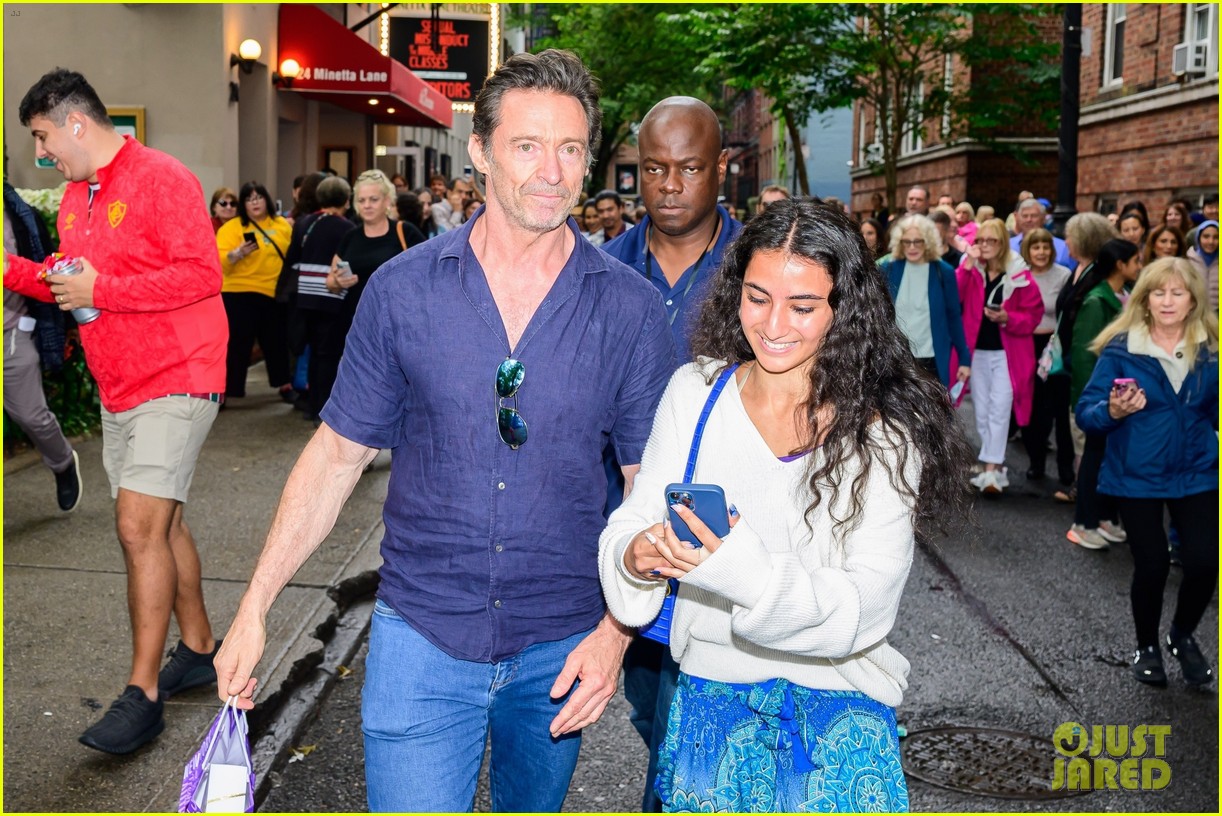 Hugh Jackman Gets Into Random Person's Car to Escape Massive Crowd of ...