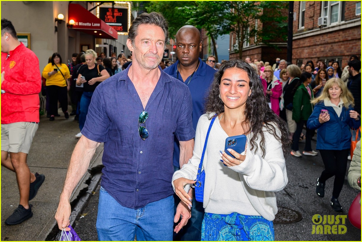 Hugh Jackman Gets Into Random Person's Car to Escape Massive Crowd of ...