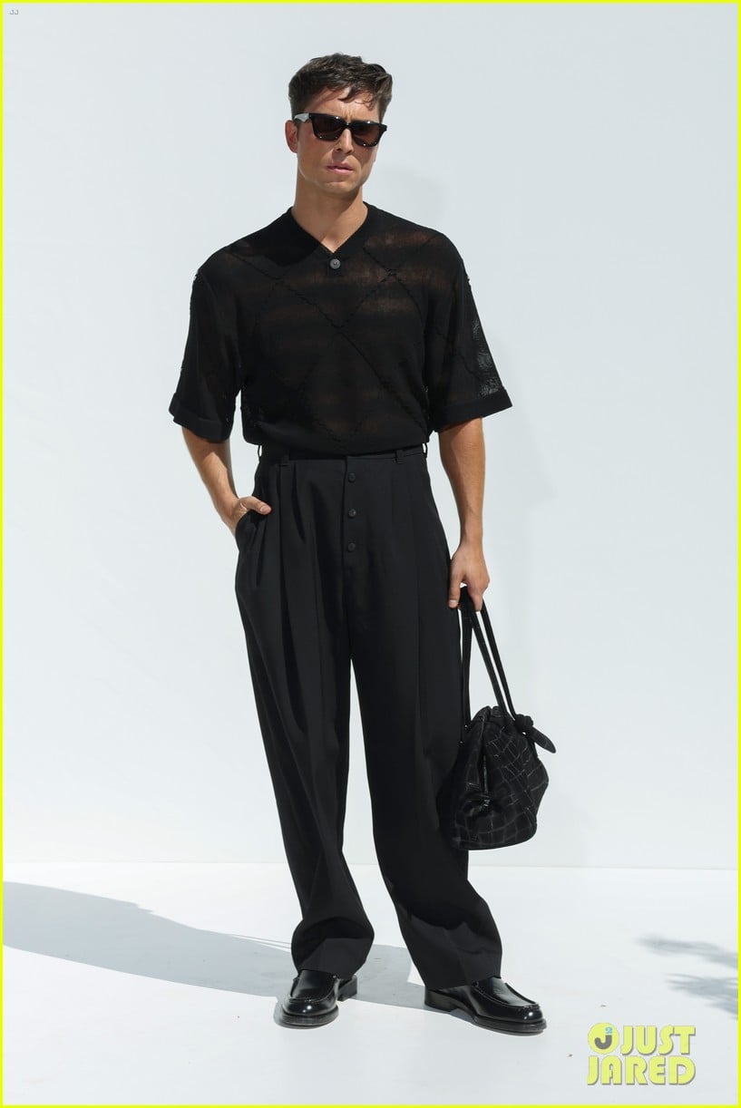 Matthew McConaughey & Emma Roberts Chat It Up in Jacquemus Front Row at ...