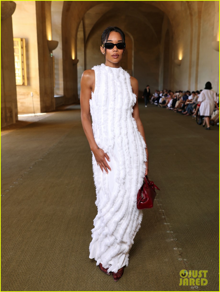 Matthew McConaughey & Emma Roberts Chat It Up in Jacquemus Front Row at ...