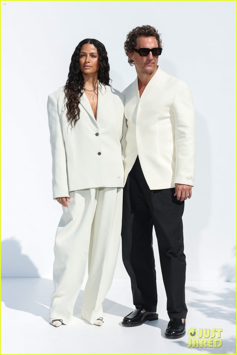 Matthew McConaughey & Emma Roberts Chat It Up in Jacquemus Front Row at ...