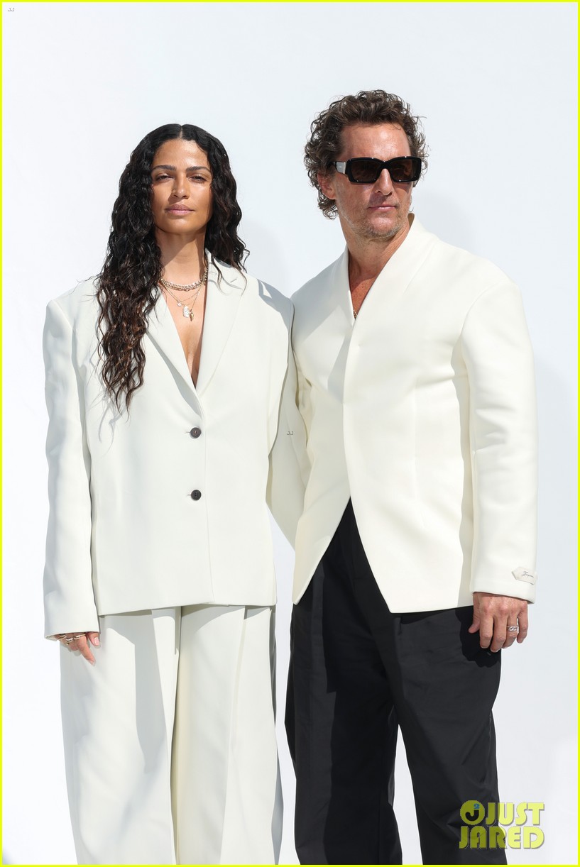 Matthew McConaughey & Emma Roberts Chat It Up in Jacquemus Front Row at ...