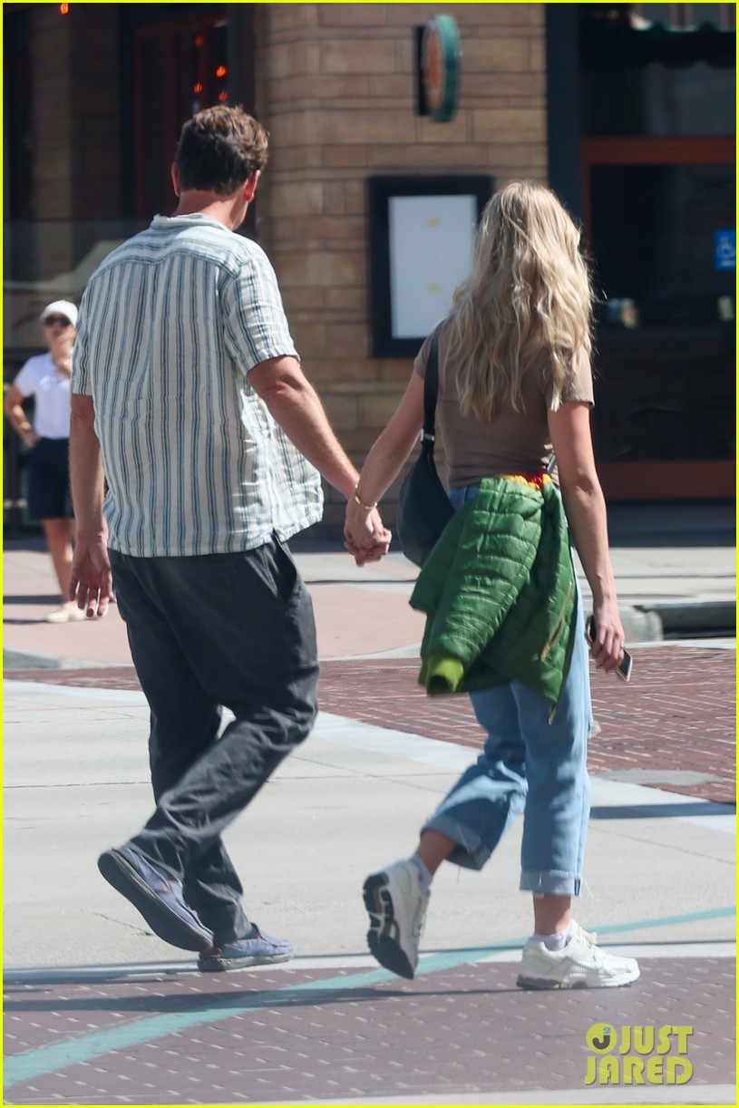 Jason Segel Is Engaged to Dancer Kayla Radomski, Couple Spotted After ...