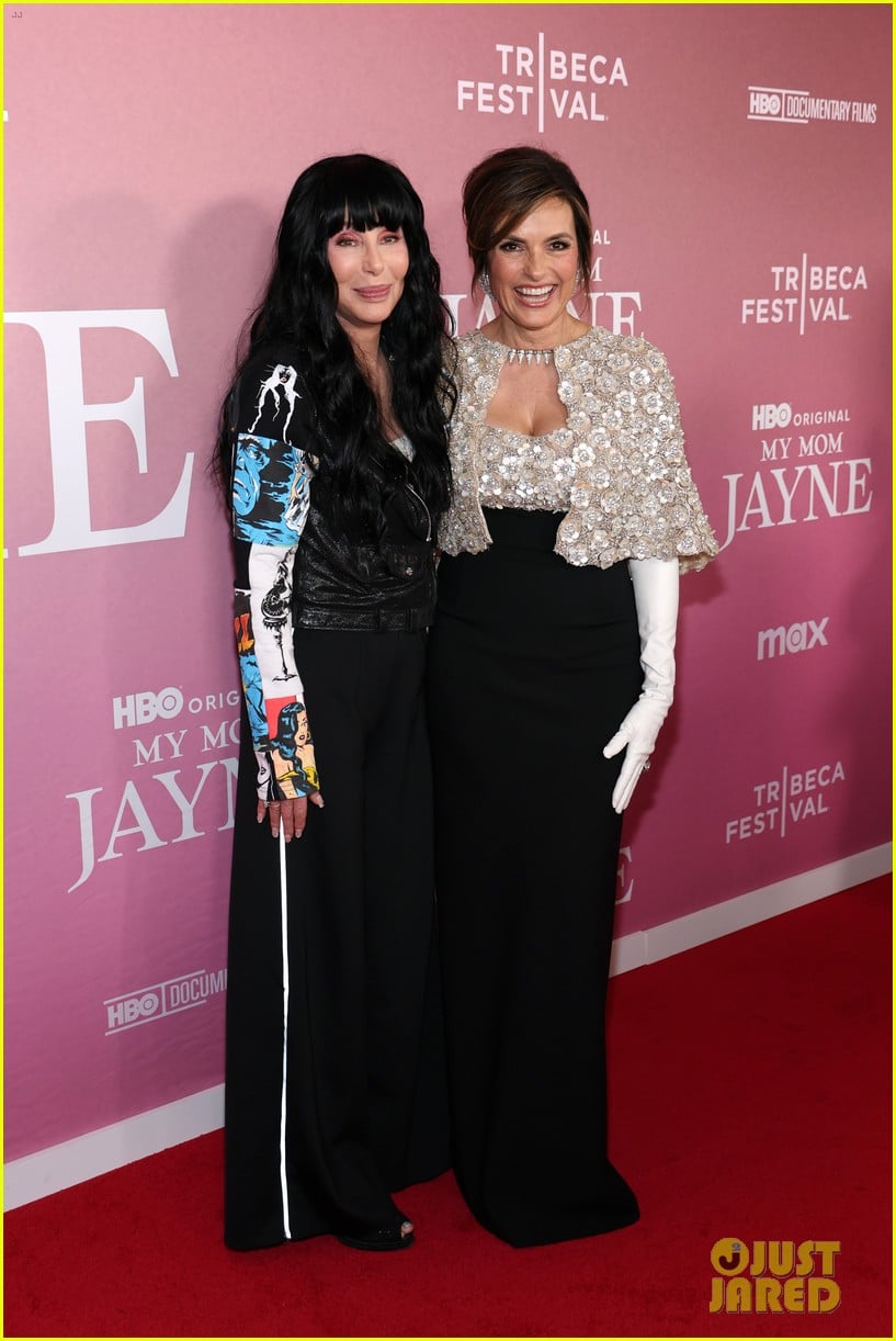 Mariska Hargitay is Joined by Husband Peter Hermann, Their Kids, & Tons ...