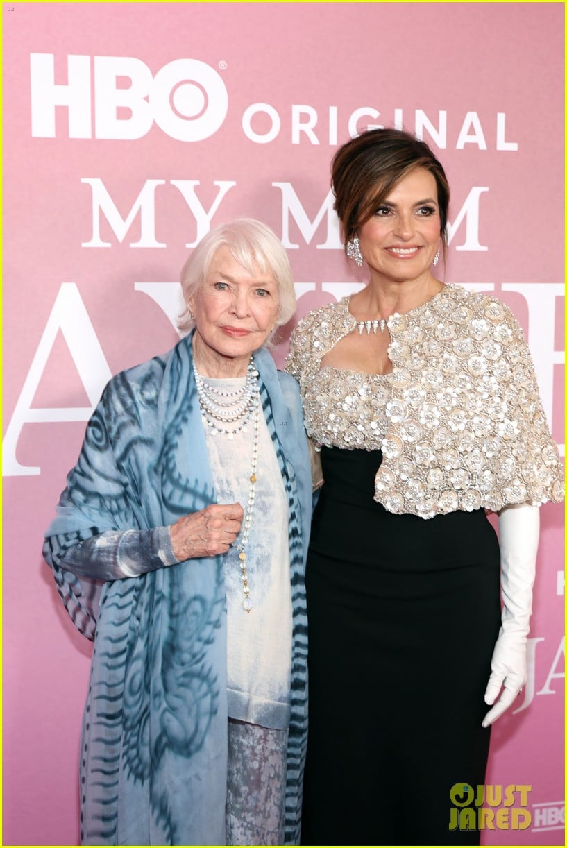 Mariska Hargitay is Joined by Husband Peter Hermann, Their Kids, & Tons ...