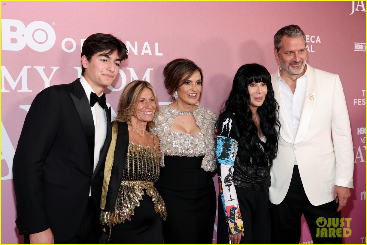 Mariska Hargitay is Joined by Husband Peter Hermann, Their Kids, & Tons ...