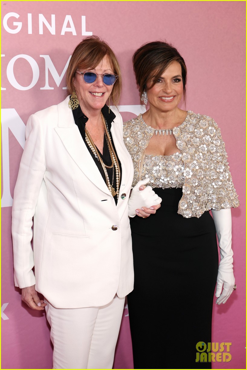 Mariska Hargitay is Joined by Husband Peter Hermann, Their Kids, & Tons ...