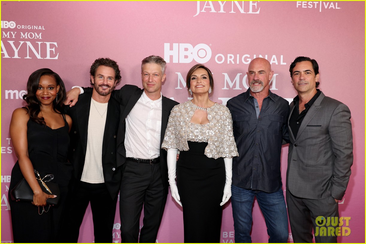 Mariska Hargitay is Joined by Husband Peter Hermann, Their Kids, & Tons ...