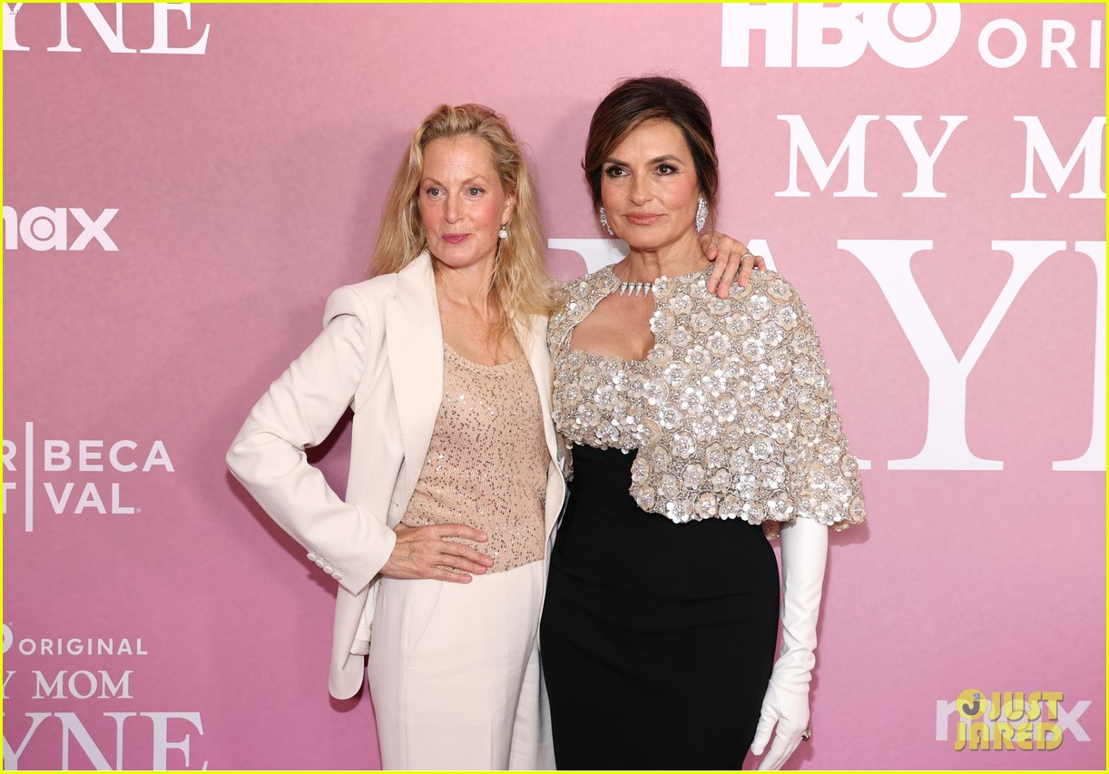 Mariska Hargitay is Joined by Husband Peter Hermann, Their Kids, & Tons ...