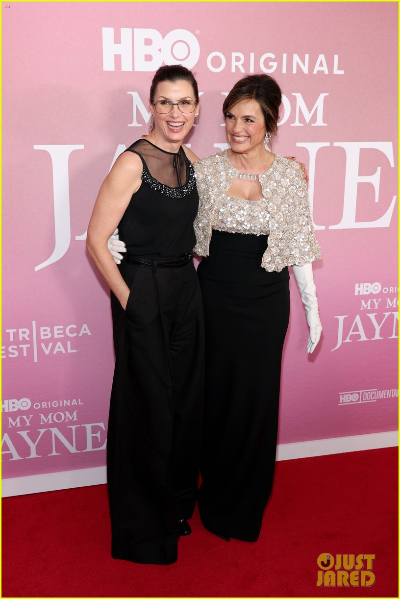 Mariska Hargitay is Joined by Husband Peter Hermann, Their Kids, & Tons ...