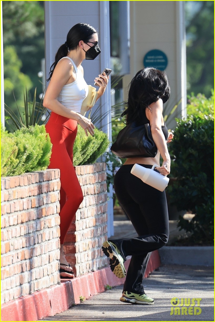 Kendall & Kylie Jenner Hit Up Pilates Class Together in Beverly Hills ...