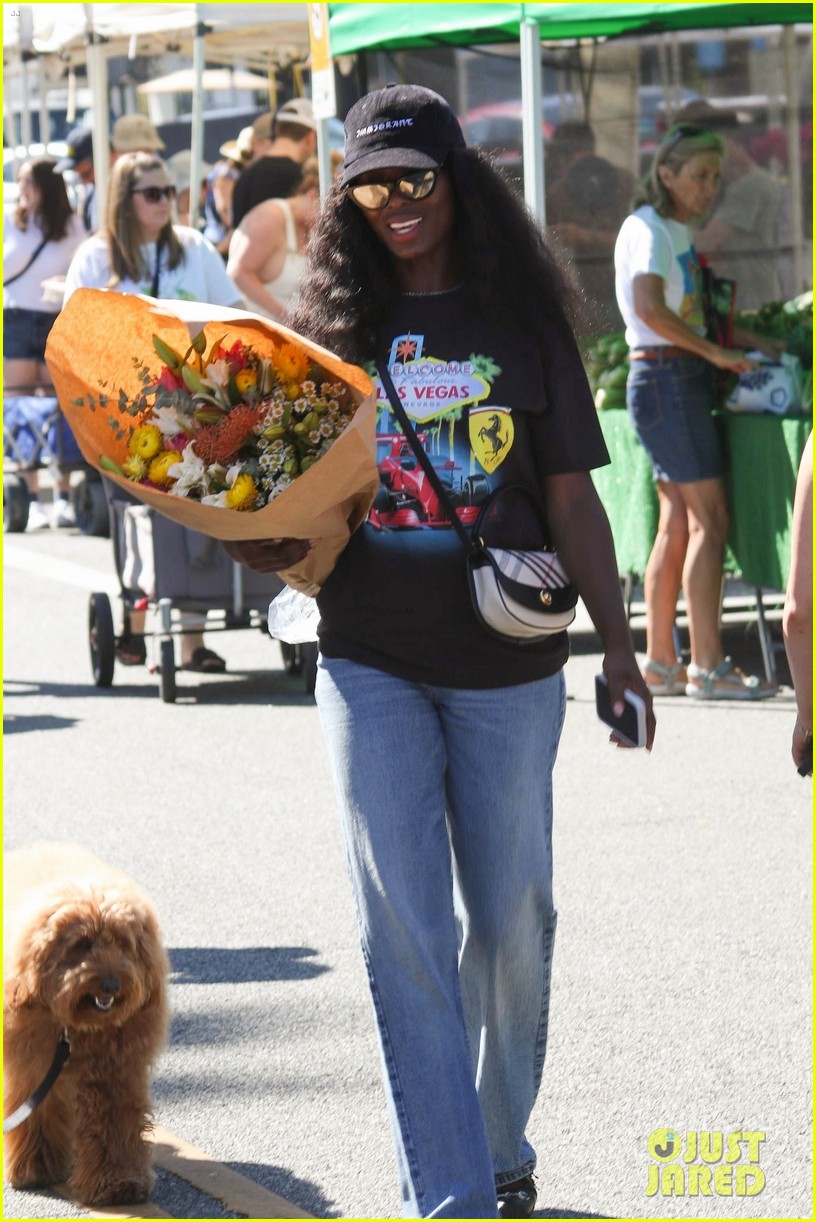Jodie Turner-Smith Steps Out in LA Amid Joshua Jackson Divorce Drama: Photo 5172292 | Photos ...