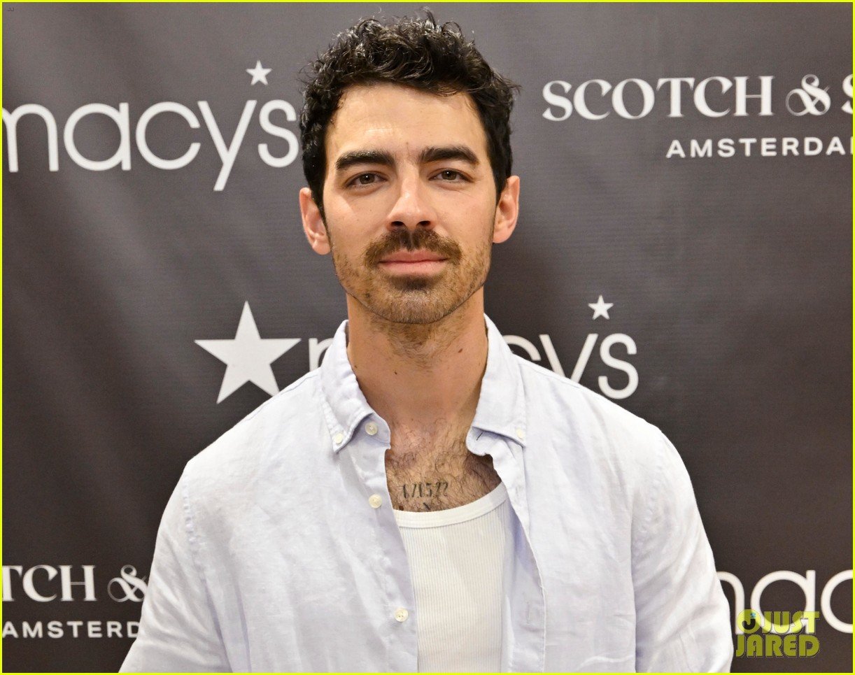 Joe Jonas Hosts Special Fan Meet & Greet at Macy's for Scotch & Soda ...