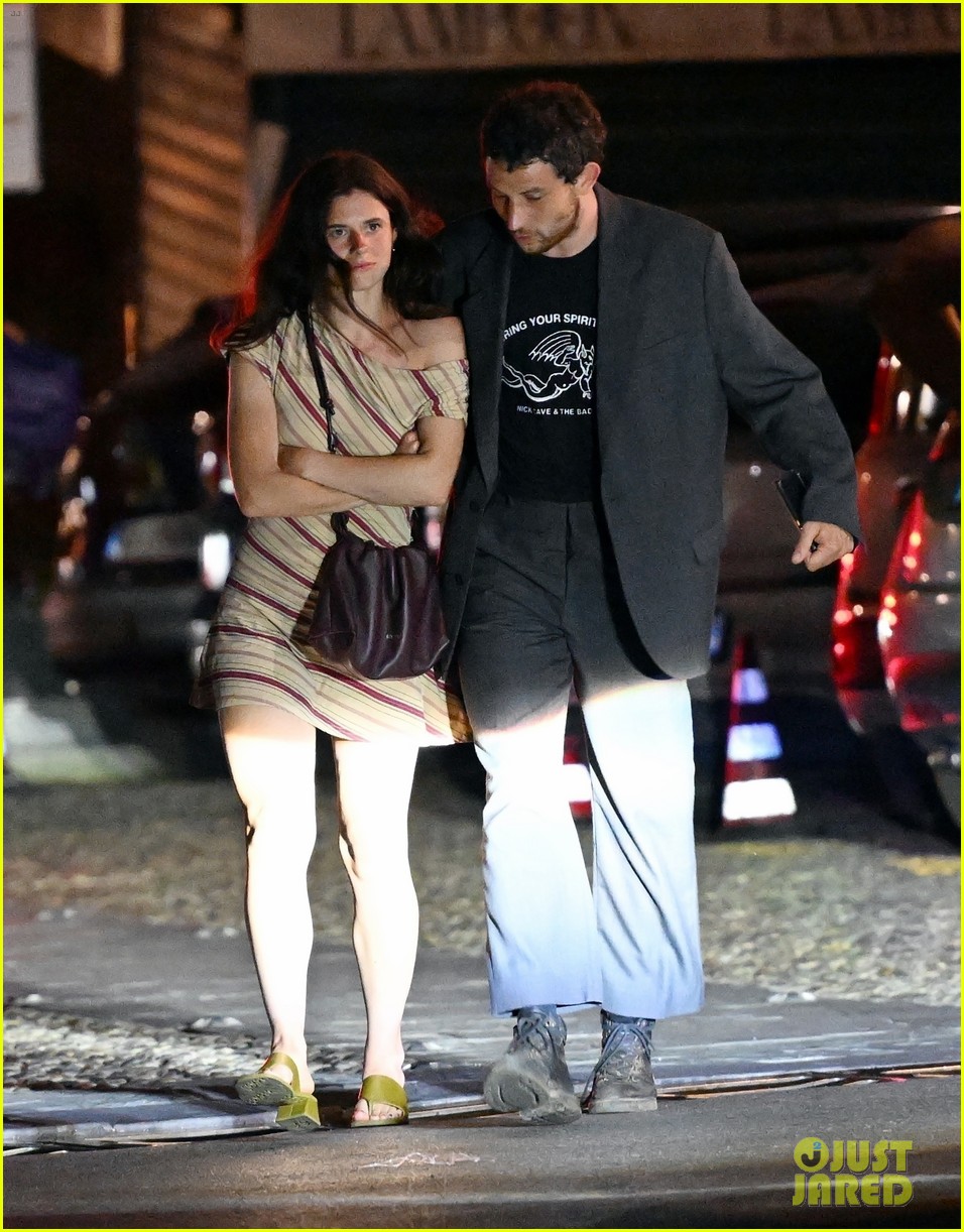 Josh O'Connor & Alison Oliver Spotted Packing On the PDA During Romantic Italian Getaway: Photo ...