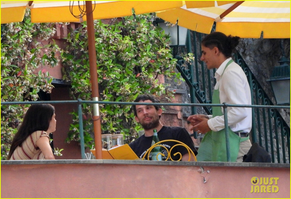 Josh O'Connor & Alison Oliver Spotted Packing On the PDA During Romantic Italian Getaway: Photo ...