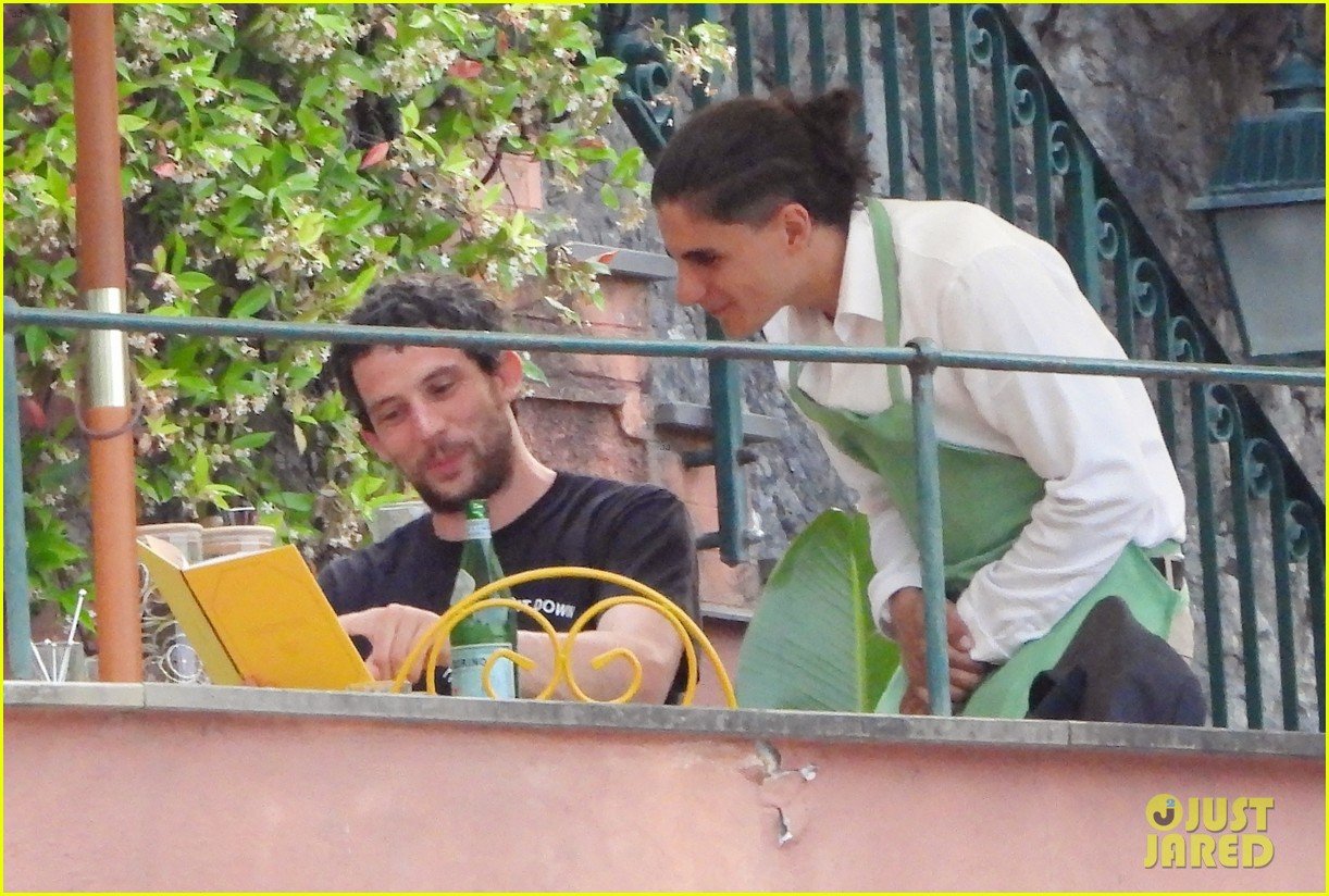 Josh O'Connor & Alison Oliver Spotted Packing On the PDA During Romantic Italian Getaway: Photo ...