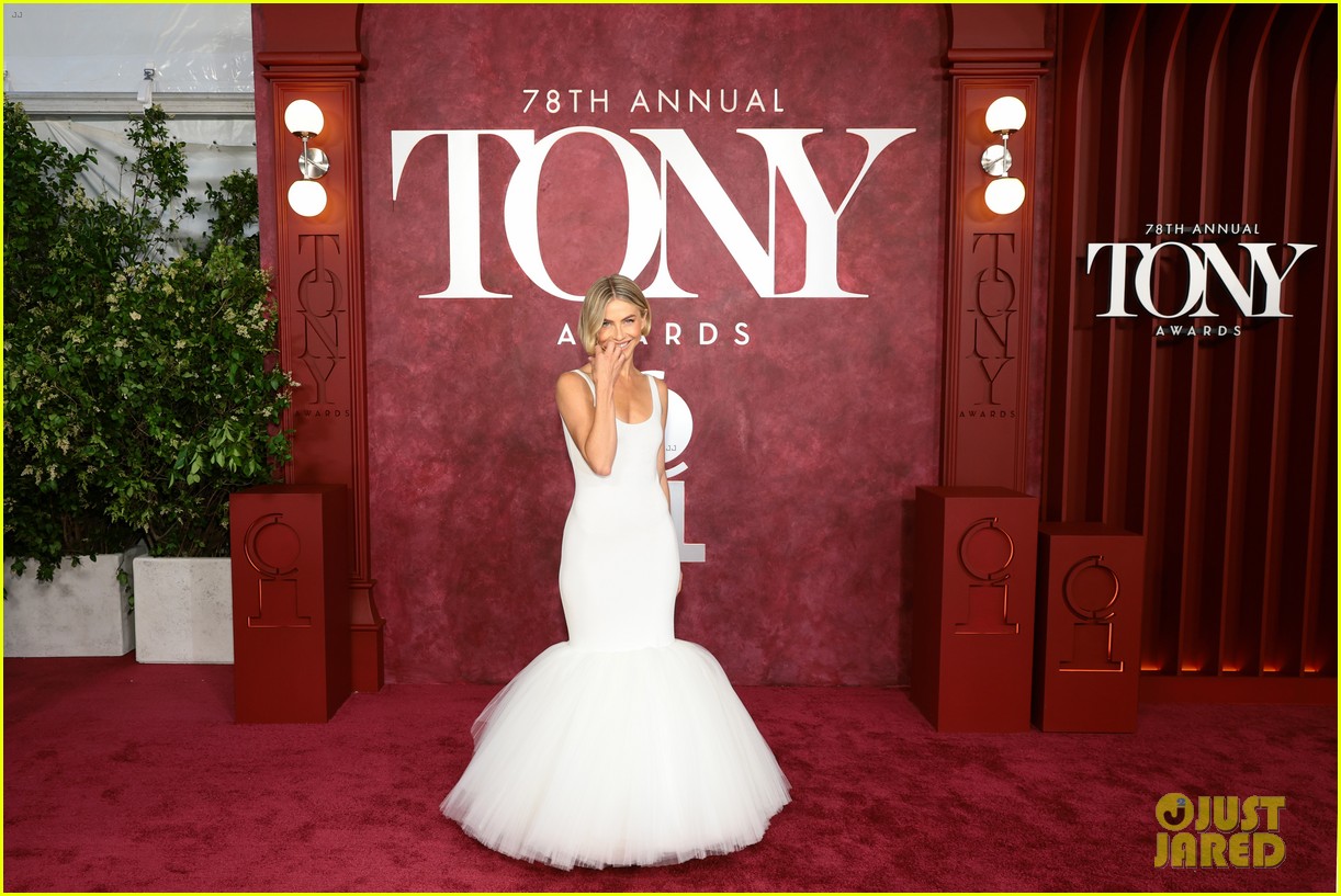 Julianne Hough's Tonys Date Revealed: Longtime Bestie Tyler Lain ...