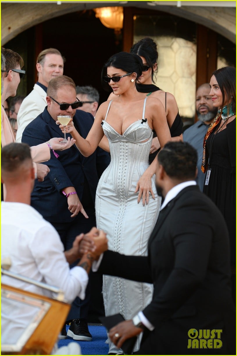Kardashian-Jenners at Bezos & Sanchez Wedding: Kim, Khloe, Kendall, Kylie & Kris Spotted All ...
