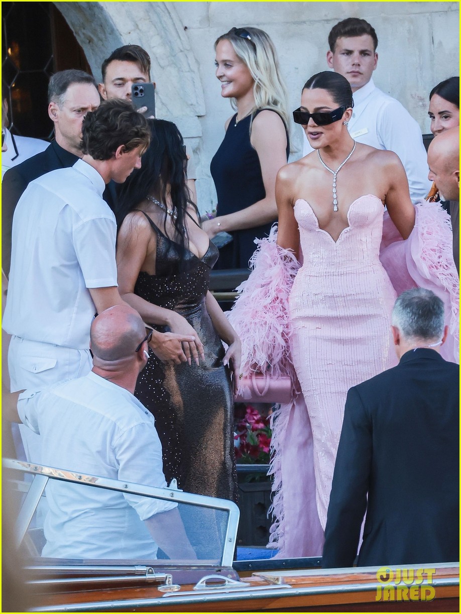 Kardashian-Jenners at Bezos & Sanchez Wedding: Kim, Khloe, Kendall, Kylie & Kris Spotted All ...