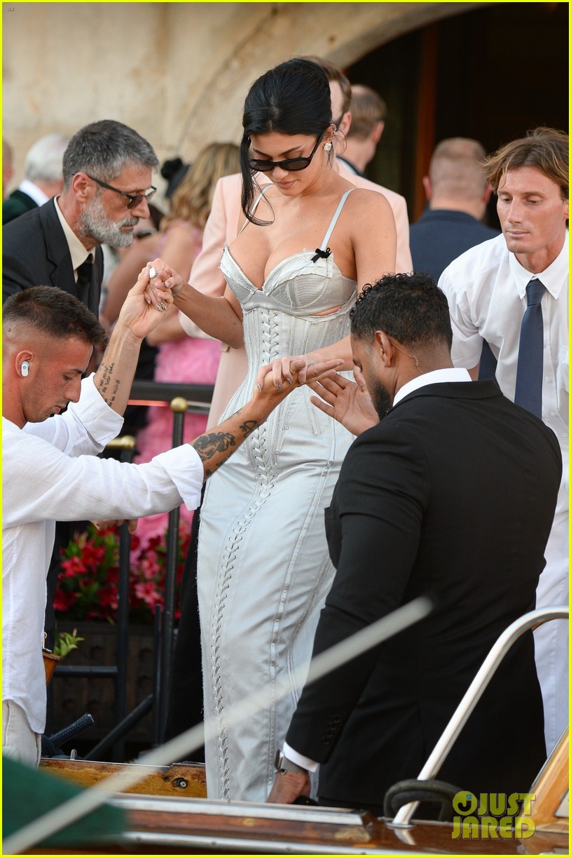 Kardashian-Jenners at Bezos & Sanchez Wedding: Kim, Khloe, Kendall, Kylie & Kris Spotted All ...