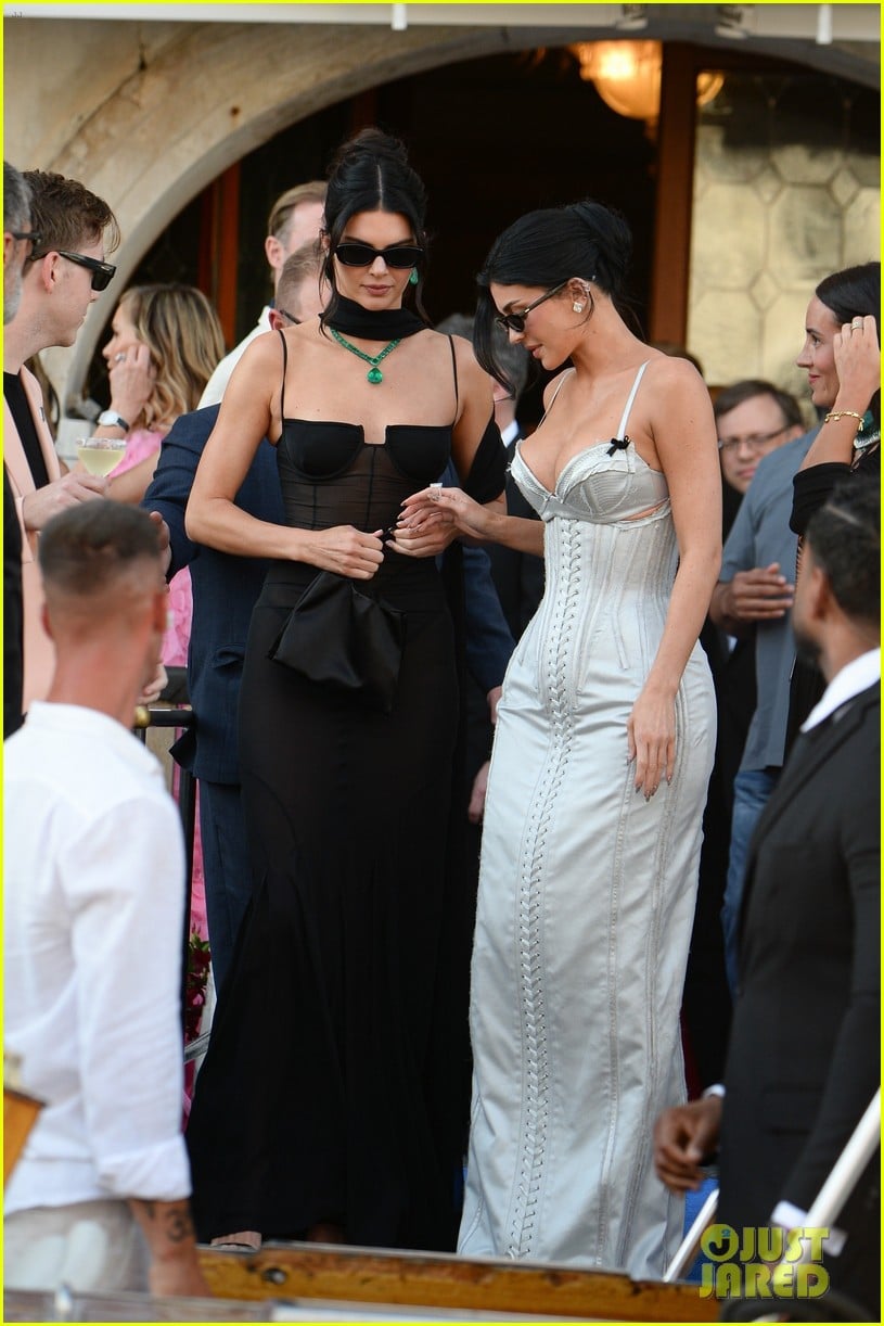 Kardashian-Jenners at Bezos & Sanchez Wedding: Kim, Khloe, Kendall, Kylie & Kris Spotted All ...