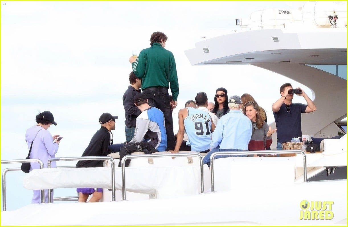 Katy Perry Spotted On a Yacht in Australia Amid Reports She's Missing ...