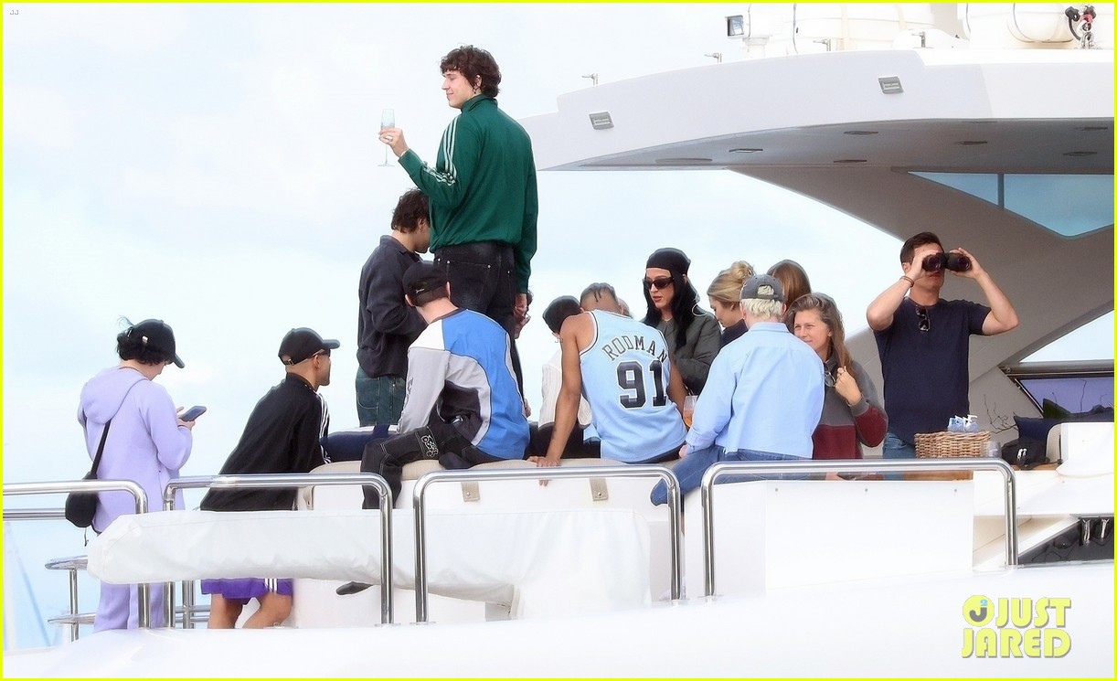 Katy Perry Spotted On a Yacht in Australia Amid Reports She's Missing ...