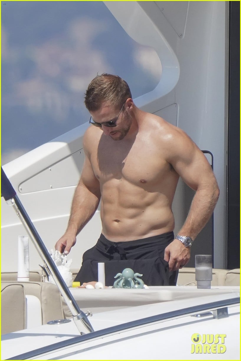NFL Coach Sean McVay Bares Ripped Body While Going Shirtless in France ...
