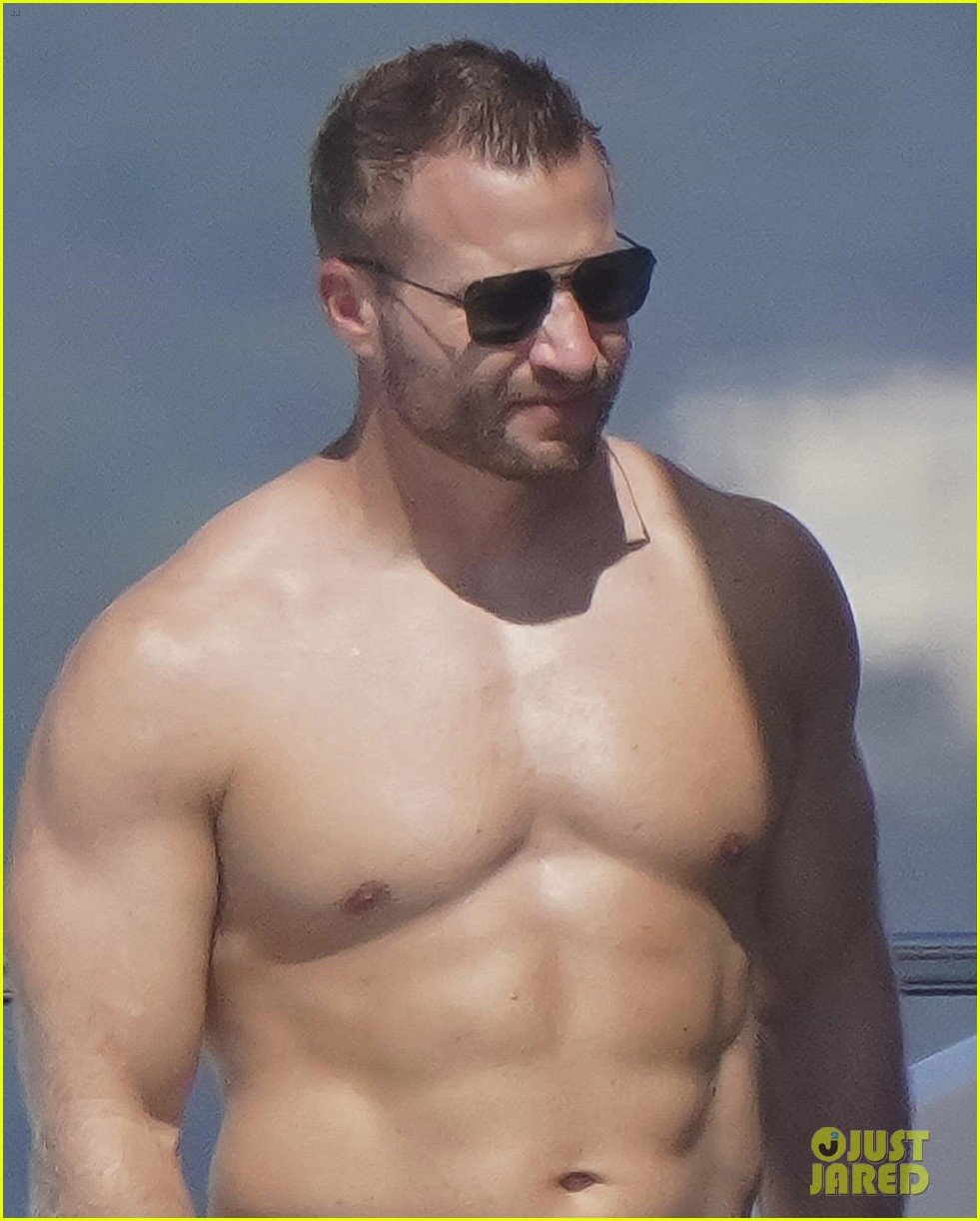 NFL Coach Sean McVay Bares Ripped Body While Going Shirtless in France ...