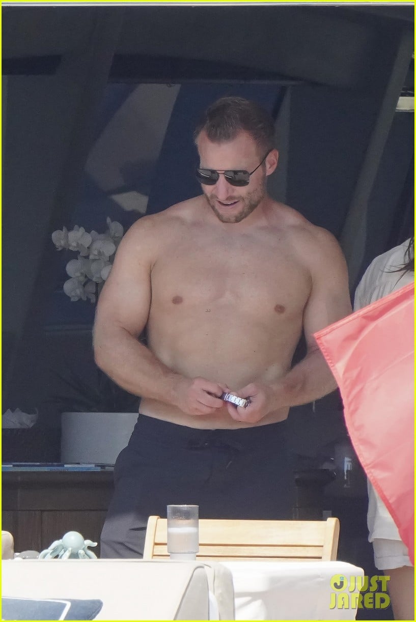 NFL Coach Sean McVay Bares Ripped Body While Going Shirtless in France ...