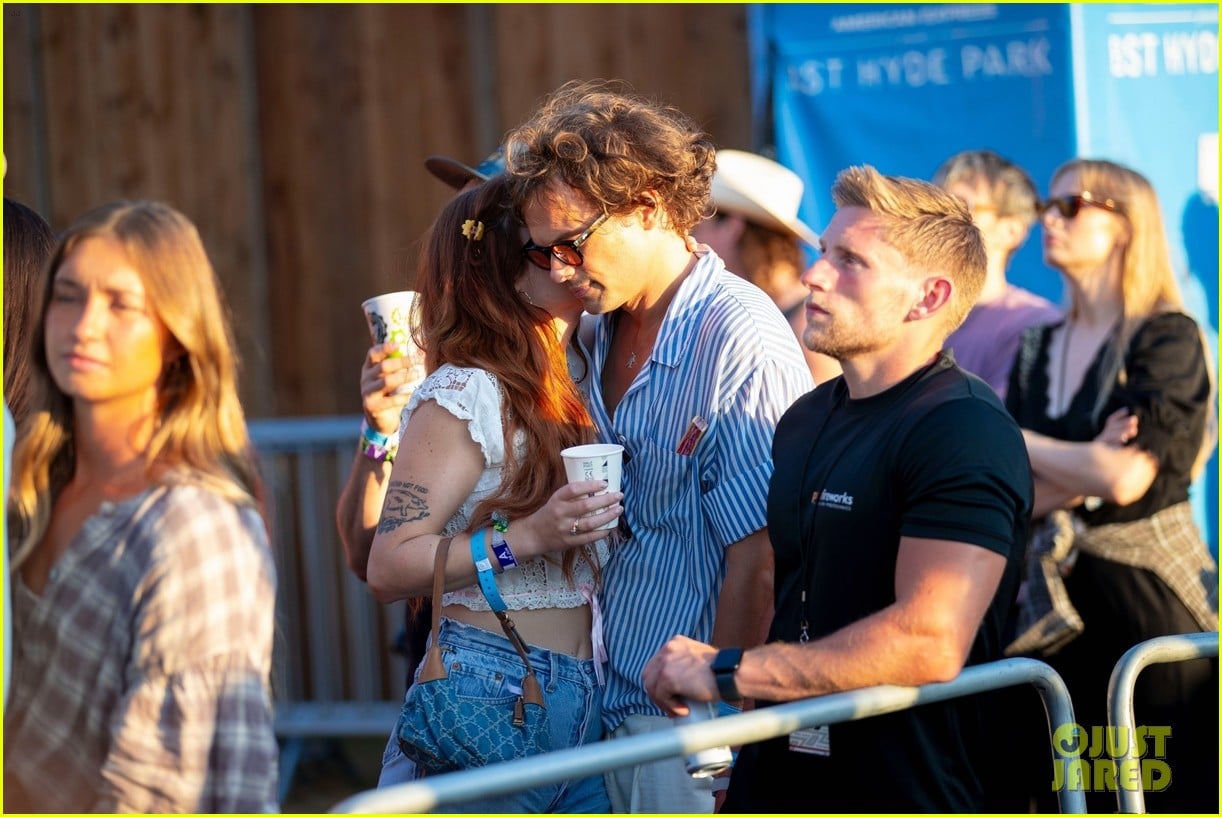 Matthew Gray Gubler & Willow Avalon Confirm Romance with Concert PDA ...