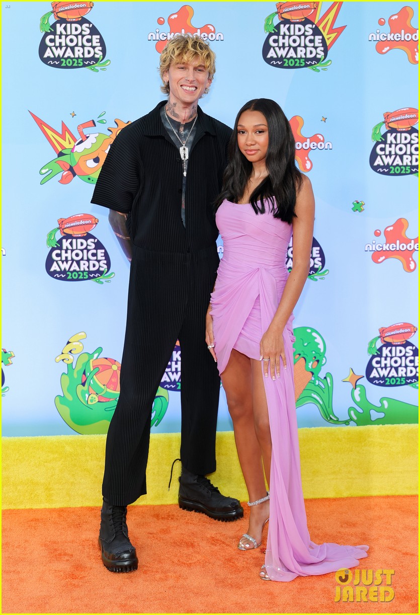 Photo: machine gun kelly brings daughter casie to kids choice awards 08 ...