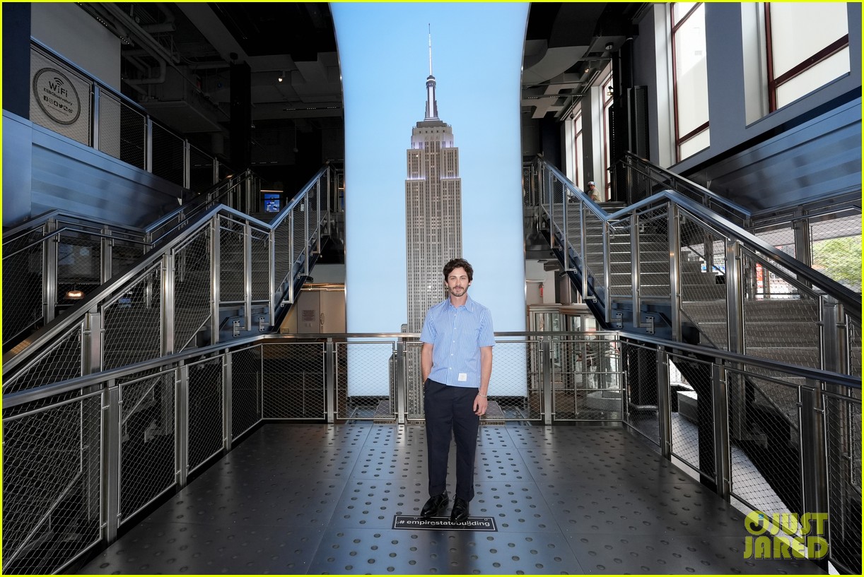 Photo: molly gordon logan lerman new movie oh hi at empire state ...