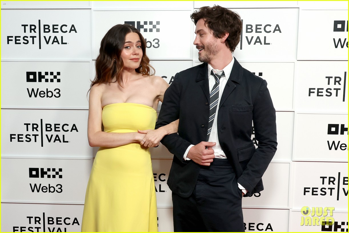 Molly Gordon & Logan Lerman Premiere New Movie 'Oh, Hi!' at Tribeca ...