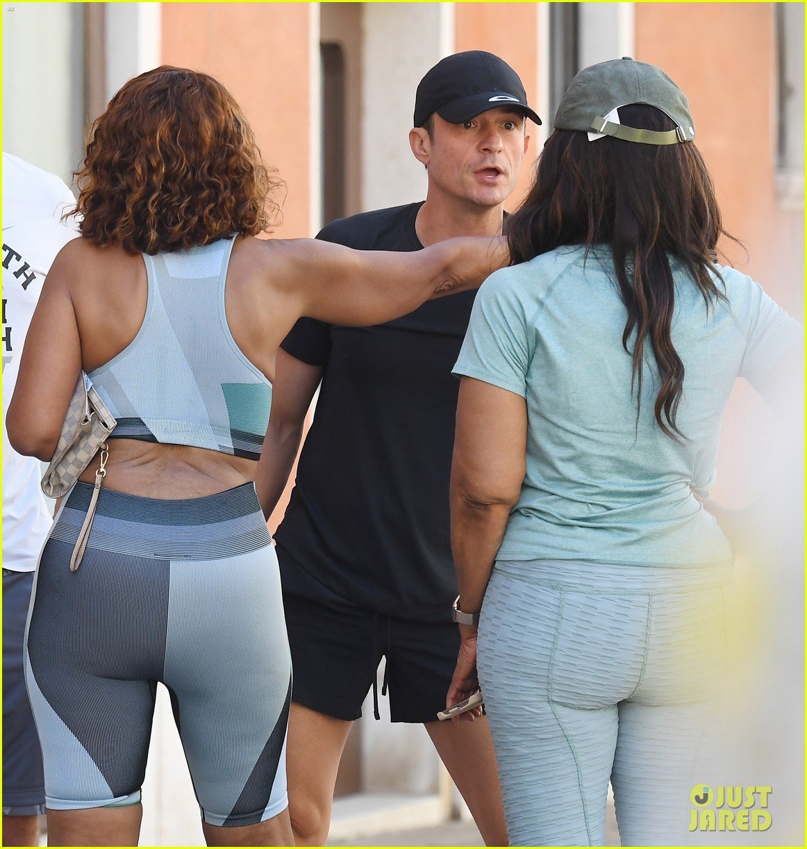Orlando Bloom Runs Into Oprah Winfrey During Friday Morning Workout in ...