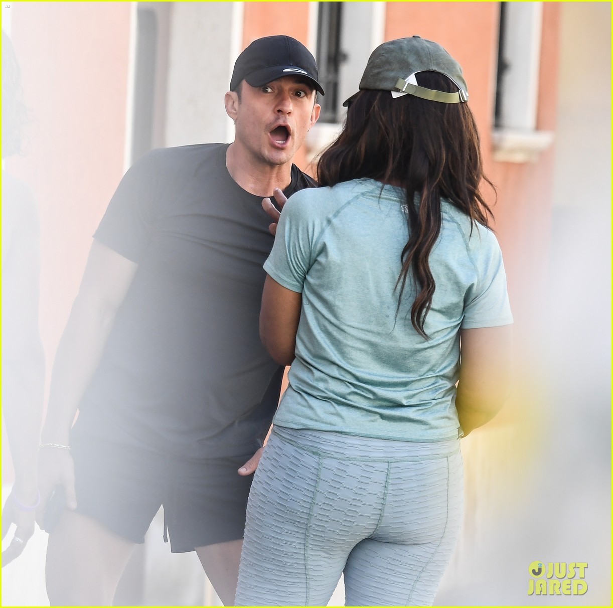 Orlando Bloom Runs Into Oprah Winfrey During Friday Morning Workout in ...