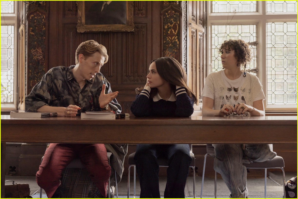 Sofia Carson & Corey Mylchreest Have Unbelievable Chemistry in 'My Oxford Year' Trailer - Watch ...