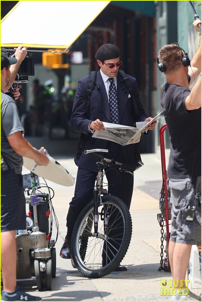 Paul Kelly Channels JFK Jr. as He Rides Bike on 'American Love Story ...