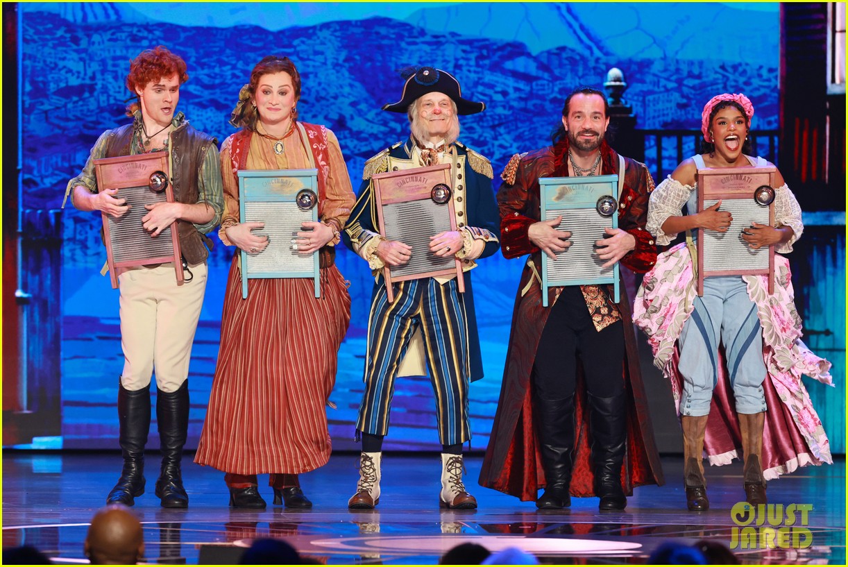 Jinkx Monsoon David Hyde Pierce Ramin Karimloo And More Perform Pirates The Penzance Musical